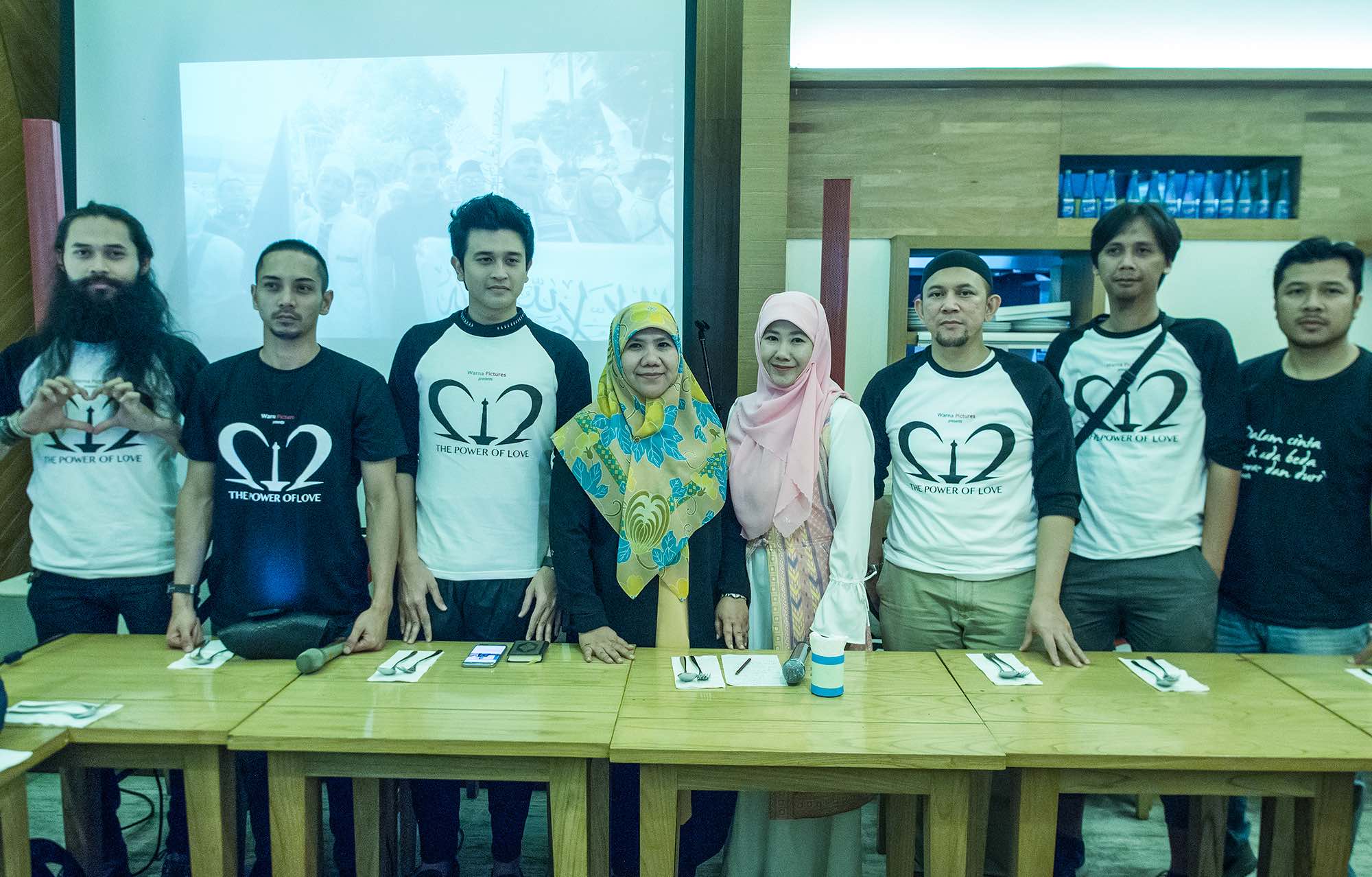Film 212 The Power of Love; Perjalanan Sang Jurnalis Mencari Cinta ...